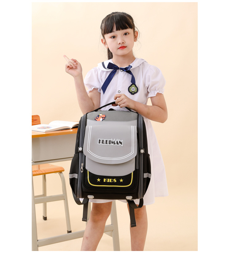 Primary school students' schoolbag wear-resistant water-repellent water ...